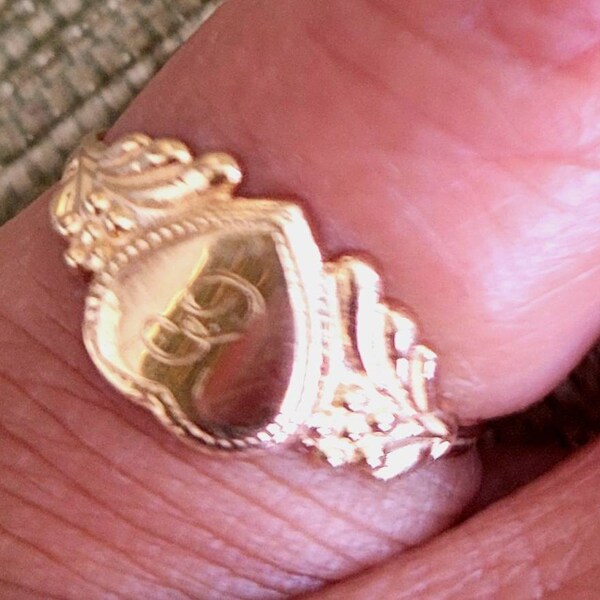 Size 3 E Estate 14k Yellow Gold Monogram Cursive E Capital Heart Midi ...