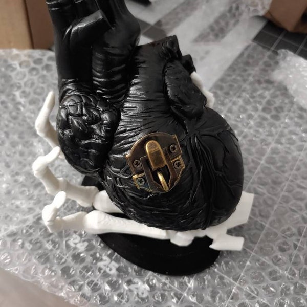 Realistic Heart-shaped Box! 2 Styles! Anatomical Heart! - Etsy