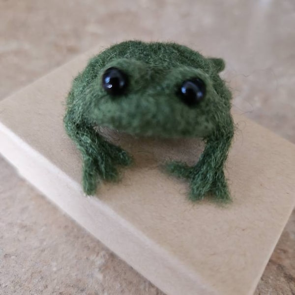 Needle Felted Green Frog Wool Sculpture Realistic Frog Art Gift for ...