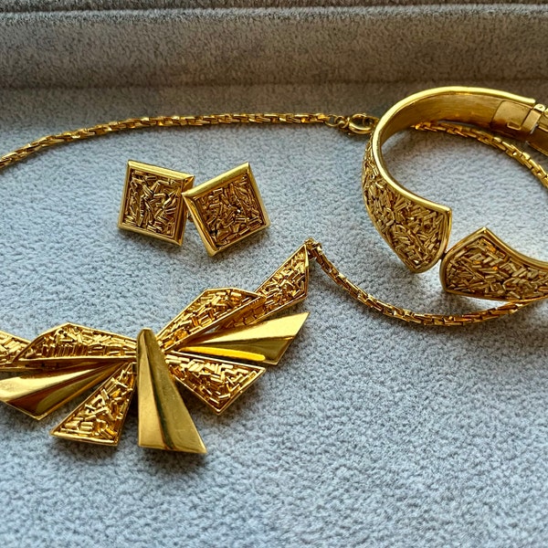 Large Gold Tone Pin Swirl Swoosh Brooch Vintage Estate Jewelry Large ...