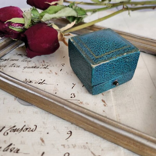 Unusual Victorian Style Ring Box. Small Vintage Style Jewellery Box to ...