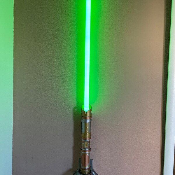 Lightsaber Wall Mount Holder Savi's Workshop Holds 6 Kyber Crystals 3D ...