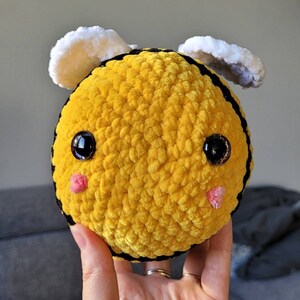 Bee Pillow Mini Bee & Smol Bee Crochet Pattern - Etsy UK