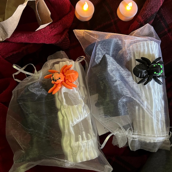 Collapsing Middle Finger | Gag Gift | Desk Toy | Fun Fidget Toy ...