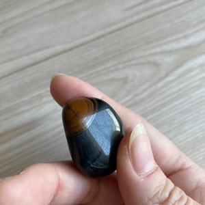 Hawk's Eye blue Tiger's Eye Crystal Tumbled Stone Polished Stone ...