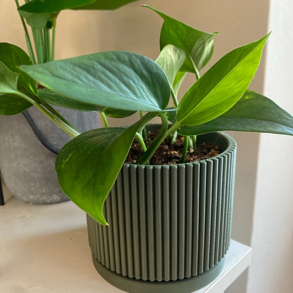 Mid-century Ribbed Planter With Drainage and Saucer in Shiny Copper ...