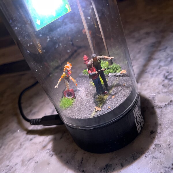 Glass Dome LED - Joel and Ellie Arrive in Salt Lake City - Clicker ...