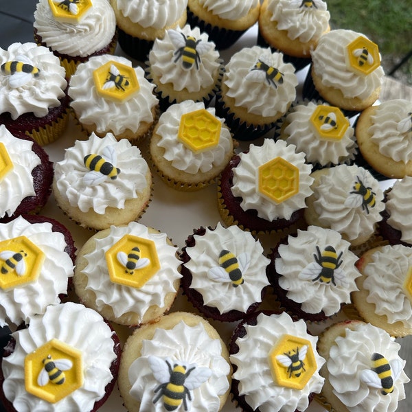 15 HONEY BEES EDIBLE Sugar Cupcake or Cake Toppers - Bee Decorations ...