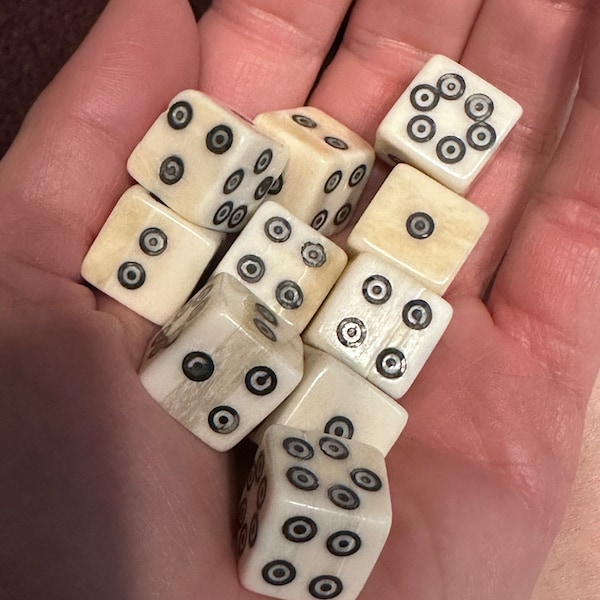 UNIQUE Pip Design Large Medieval Bone Dice Set (qty 5) - Mat Cauthon's ...