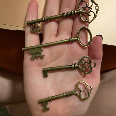 Large Skeleton Keys Assorted Mix 8 Keys Antiqued Bronze Rustic Pendants ...