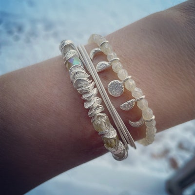 Spring Bracelets Jewelry in Colors Black ,silver , Gold and Gray ...