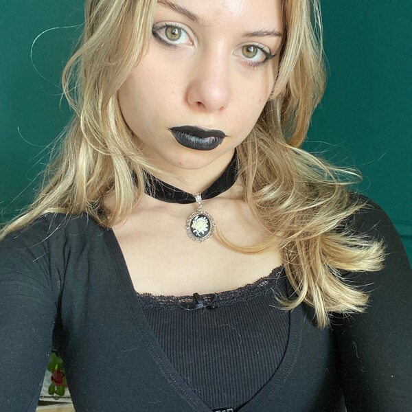 Gothic White Rose Choker, White Rose Necklace, Black Velvet Choker ...