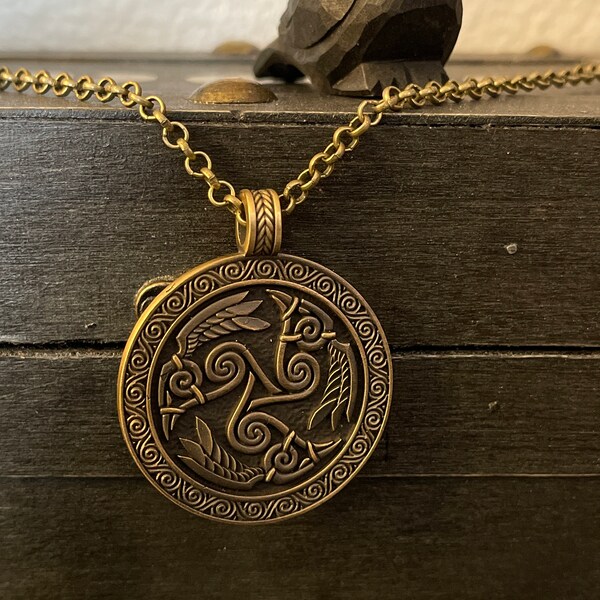 Celtic Morrigan Goddess Three Ravens Morrighan Triskelion Triskele ...