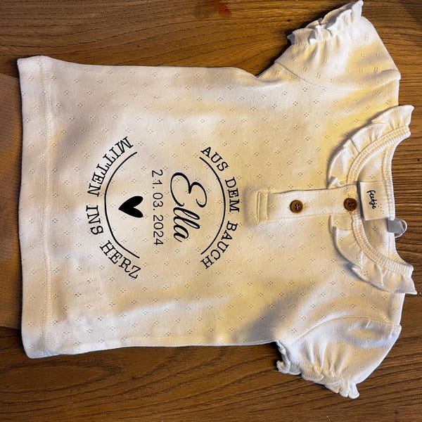 German Plotterdatei - Aus dem Bauch mitten ins Herz Babybody - Baby Shower Geschenk Svg - Vater ...