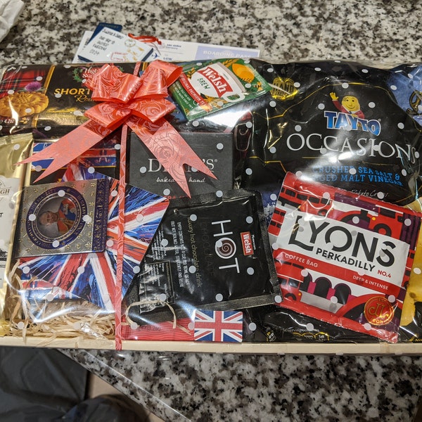 Irish Gift Hamper | Ireland Snack Gift | Gift Box From Ireland | Irish ...