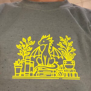 Cottagecore Book Dragon Graphic Gift for Bookworms, Fantasy Readers ...