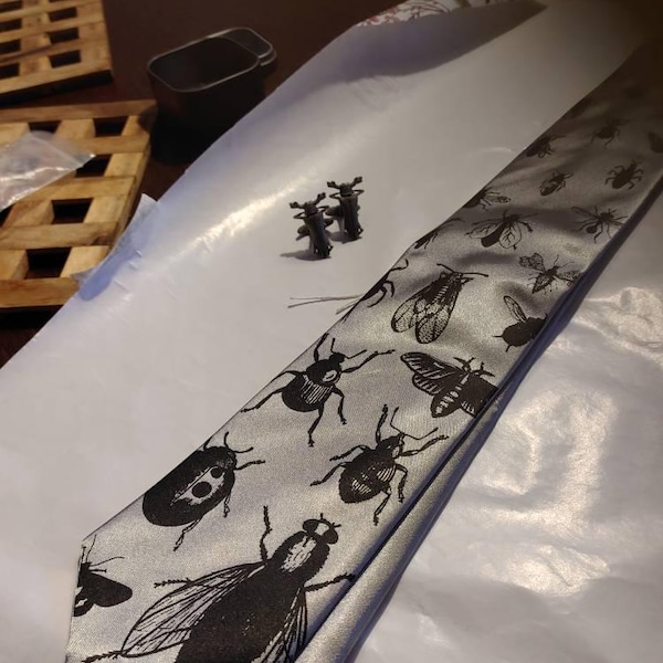 Bee Tie. Honey Bee Necktie, Beehive Tie. Honeycomb, Bee Hive Mens Tie ...