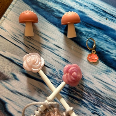 Frog & Daisy Stitch Stoppers Knitting Needle Point Protectors Knitting ...