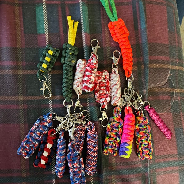 Alien Vs Predator Blood Inspired Stacked Hex Style Reversible Paracord ...