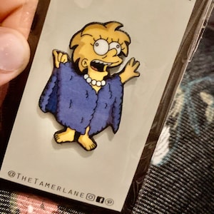 Lisa Lizard Queen Lapel Pin Pinback Button Brooche I Am the Lizard ...