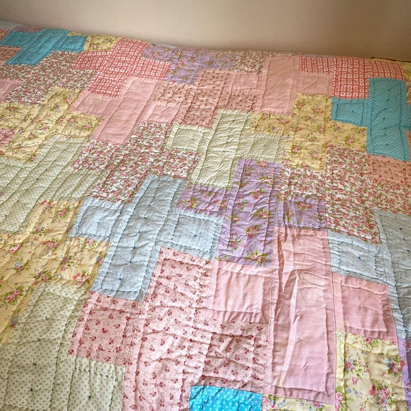 Large Double Patchwork Quilt With Roses Vintage Style, Hand Quilted. - Etsy