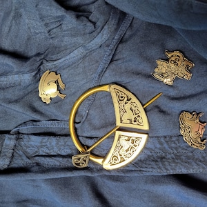 Pewter Wolf Cloak Clasp That Pins on to the Cloak - Etsy