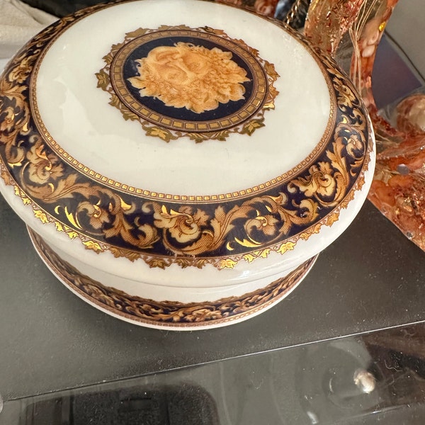 Vintage Stratton Compact With Madonna and Child Centerpiece, Stratton ...