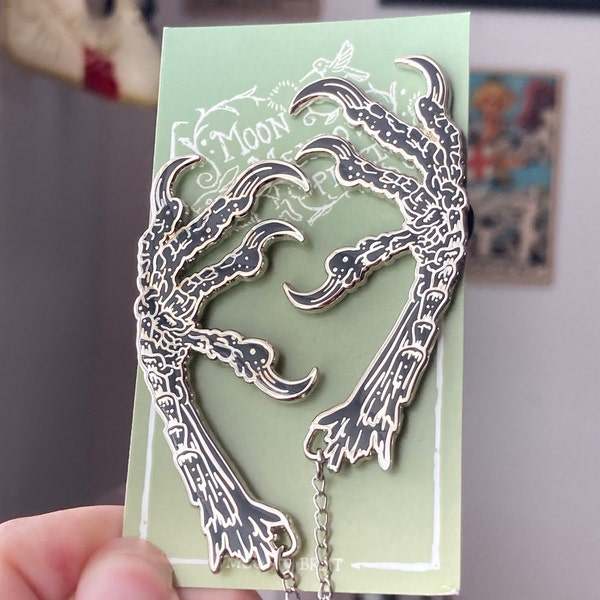 Raven Feet Chain Enamel Pin Bird Feet Crow Chained Pins Collar Cloak ...