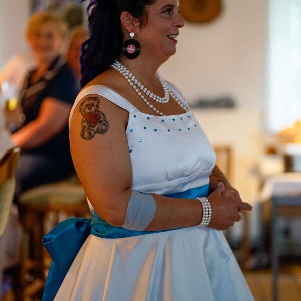 1950s 'cecilia' Pin up Wedding Dress With Sweetheart Neckline and Pearl ...