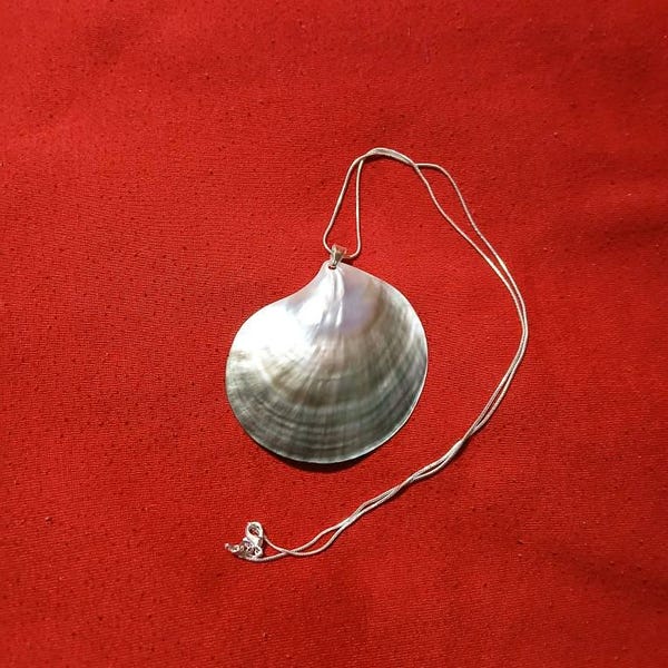 Silver Large Shell Pendant Necklace - Etsy