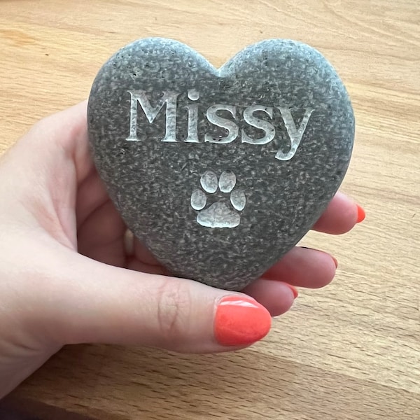 Pet Memorial Stone in Gray & White, Engraved Heart Rock With Your Pets ...