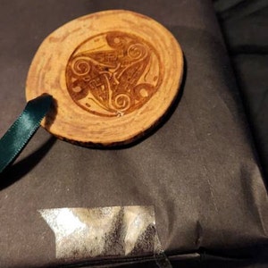Custom Family Crest Latched Wooden Box : Free Engraved Personalization ...