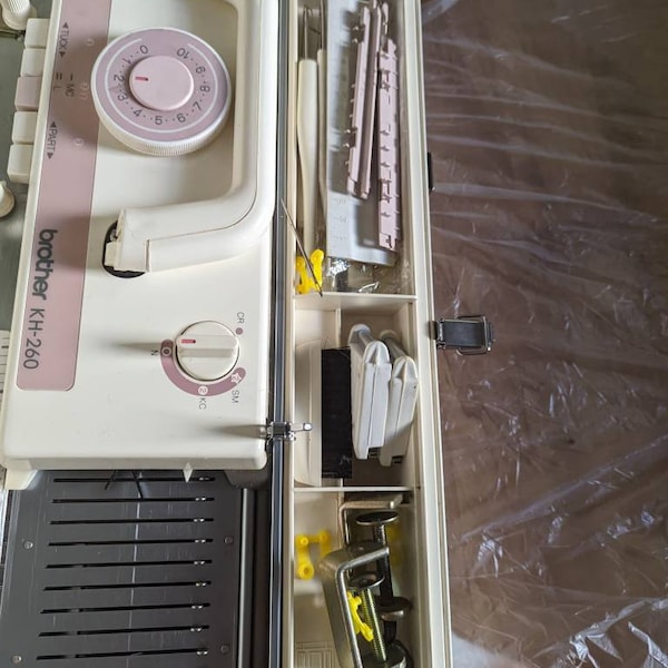 Bulky (8-9 Mm) Knitting Machine With Manual Options: Silver Reed SK120 ...