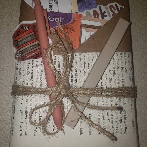 Valentine's Day Blind Date With A Book Plus Free Mini Annotation Kit ...