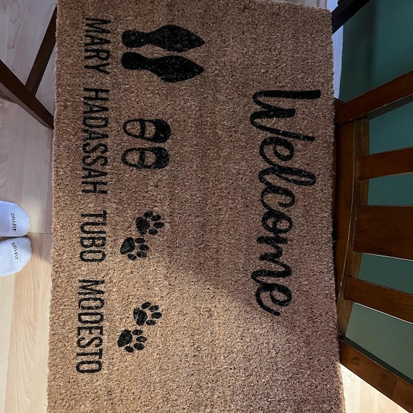 Custom Footprint Family & Pet Name Doormat, Custom Door Mat, Pet Owner ...