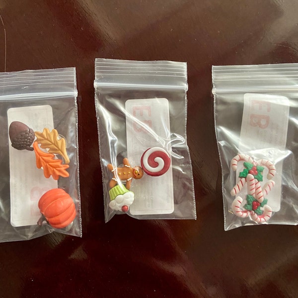 New Santa and Mrs Claus Buttons Collection Reindeer Set of 5 Shank Back ...