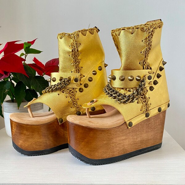 Vintage-inspired Wooden Clogs With Bell-style Heels, Timeless Elegance ...