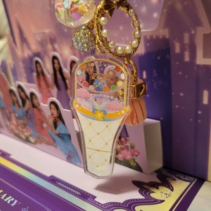 LOONA Keychain / Loona Lightstick Keychain random Moon Charm - Etsy