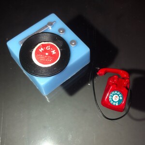 ⱽᴵᴺᵀᴬᴳᴱ 1pc RECORD PLAYER MINIATURE Tiny Vintage Plastic Toy - Etsy