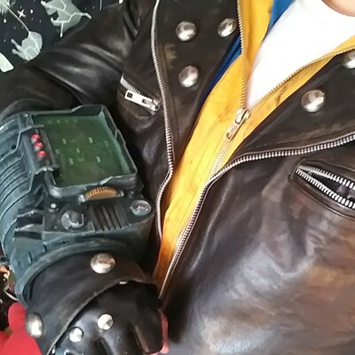 Pip Boy 3000 Fallout Cosplay Replica 3D Printed Pip Boy Fallout Cosplay ...