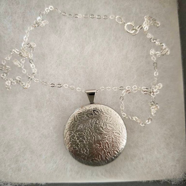 Mussel Shell Locket, Nautical Antique Pendant, Long Shell Necklace ...