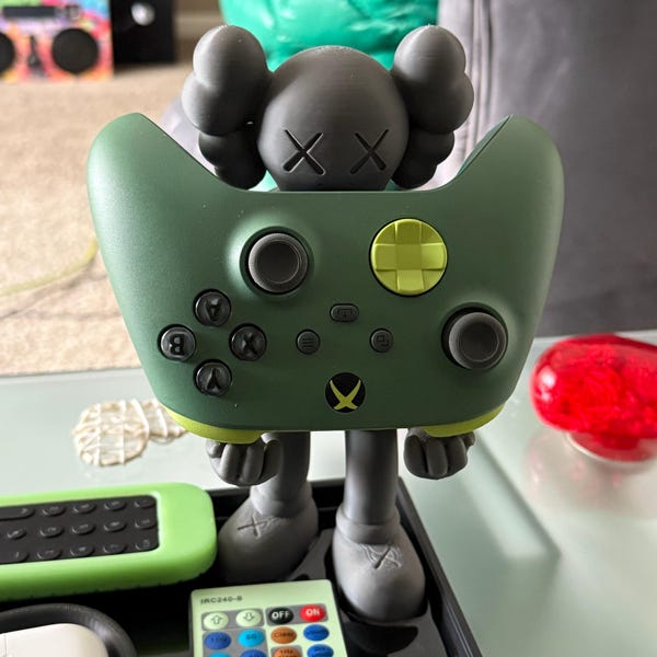 Art-inspired PS5/PS4 Controller Stand: Gaming Desk Accessory - Etsy