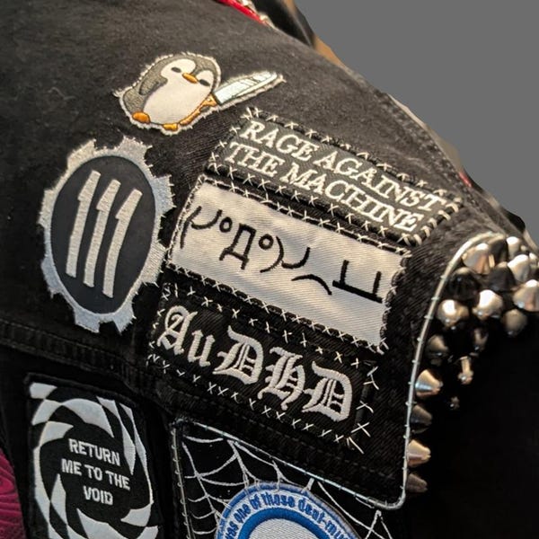 Spider-gwen, Gwenom Chest Logo Iron-on Embroidered Patch, Costume, Pins ...