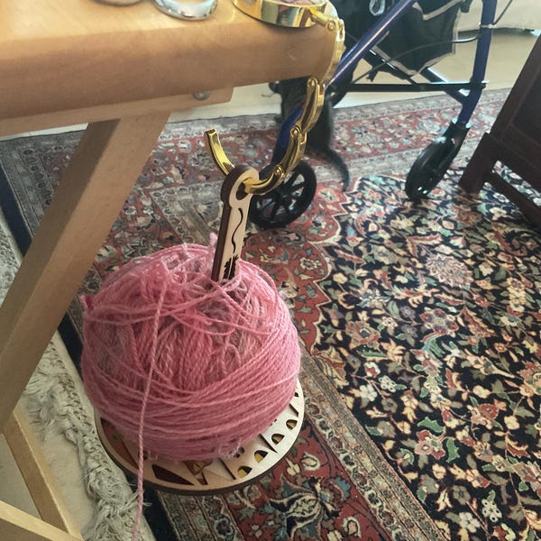 Kilim Lemonwood Mini-minder (pat. Pend.): Portable Wrist Yarn Holder - Etsy