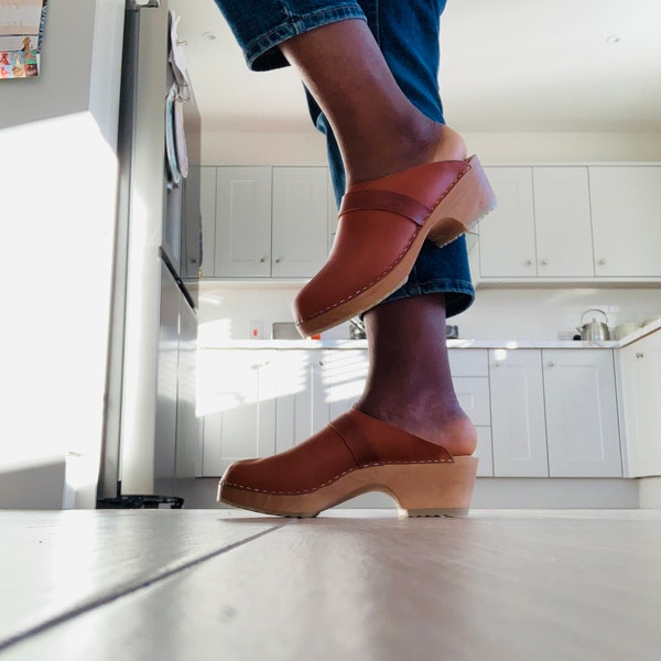 Swedish Classic Comfy Low Heel Clogs / Berkeley Light Tan Clogs ...
