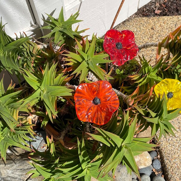 Glass Yard Art | Glass Flower | Garden Art | Blown Glass | Garden ...