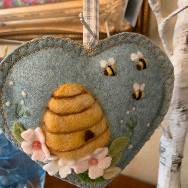 Bee With Felt Flowers Easter Gift Decoration Heart, Easter Tree ...