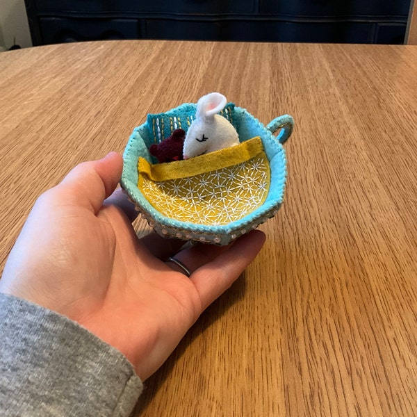 Not Even A Mouse PDF Pattern for a Hand Sewn Wool Felt Christmas ...