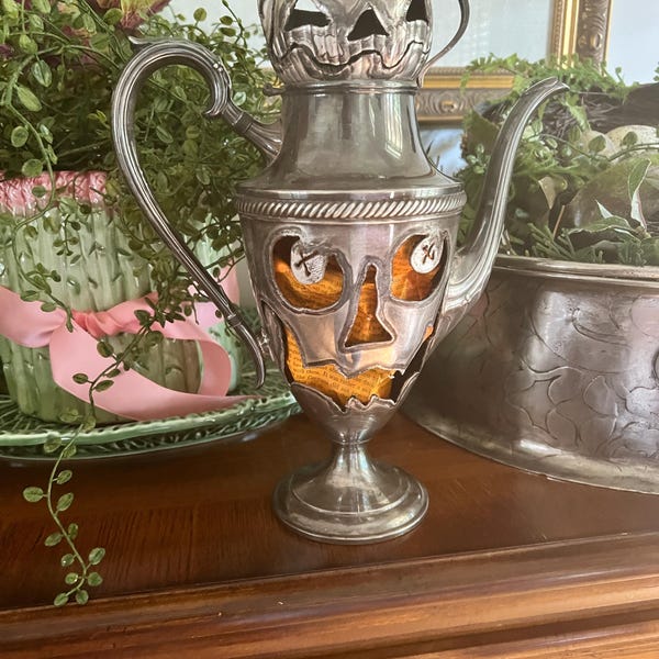 Grinchy Teapot - Etsy