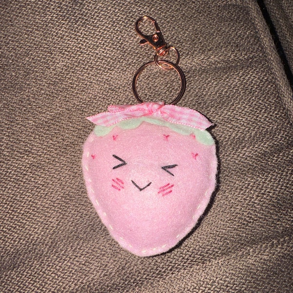 Felt Strawberry Keychain Kawaii, Valentine Gift, Friendship Gift Cute ...